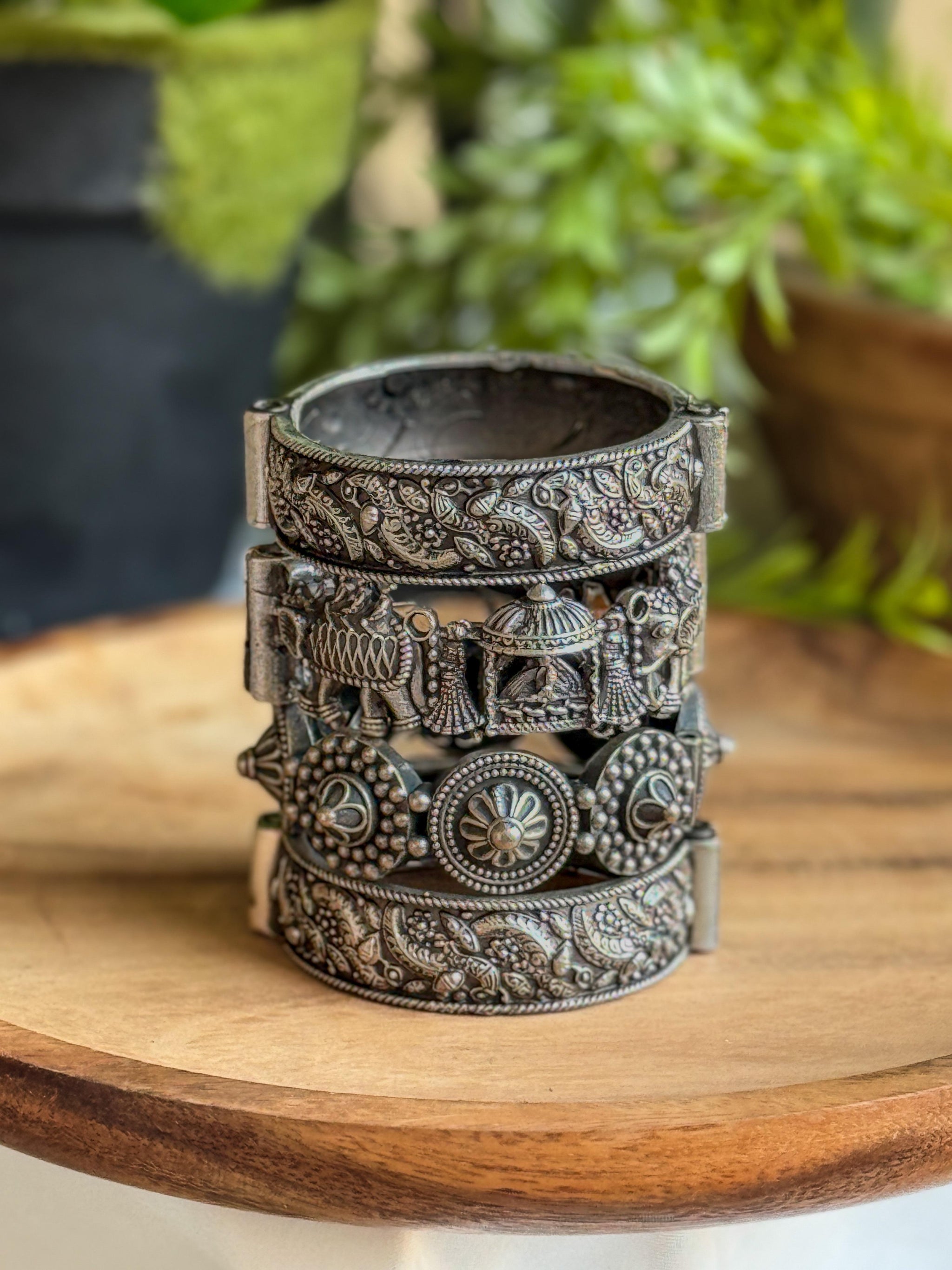 VAMIKA SILVER LOOK ALIKE BANGLE STACK